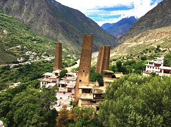 Sichuan Ganzi Hiking Tours: Trekking to Danba and Dangling